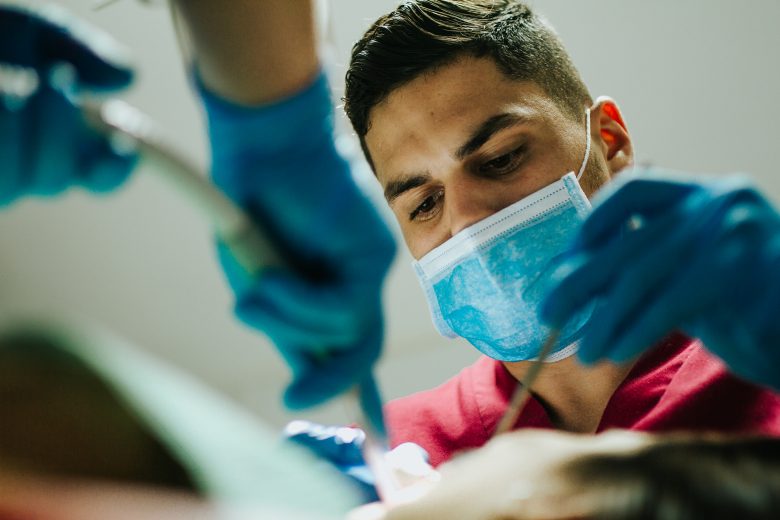 Entre encías: José Román Grau