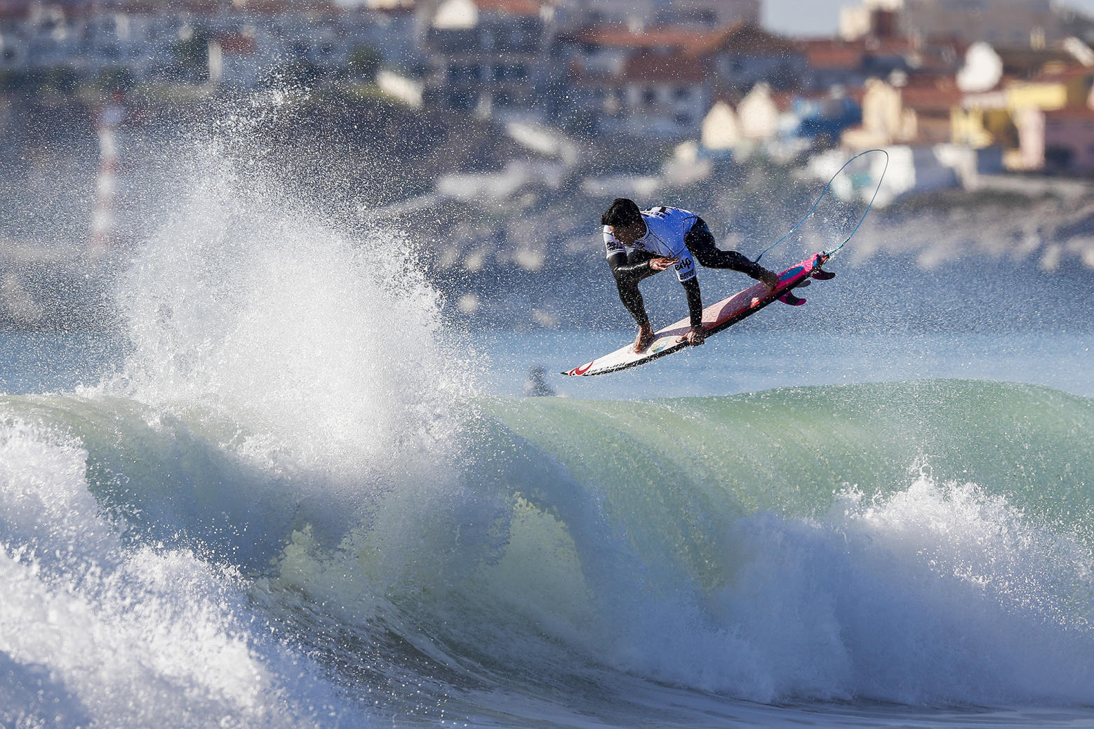 Medina ganó en Portugal; el título se definirá en Hawái