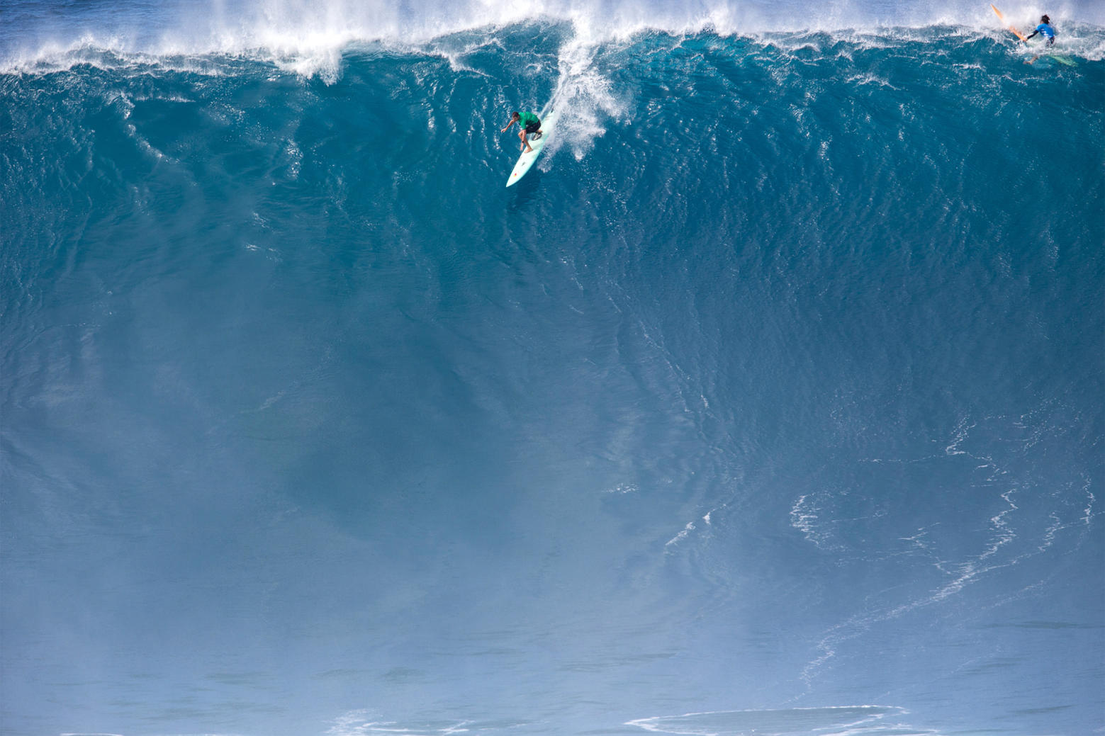 Ian Walsh y Paige Alms ganaron el Peahi Challenge