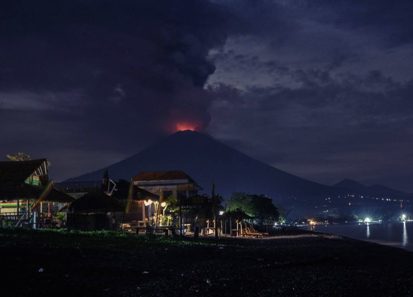 El Monte Agung de Bali entró en erupción