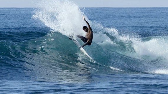 Filipe Toledo: Snapper Training in El Salvador