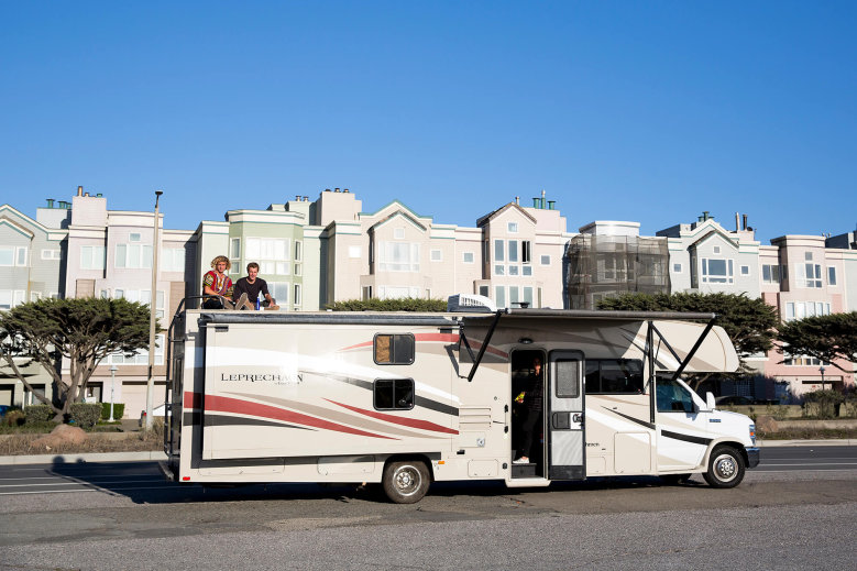 Best Surf Cars: The Ultimate Guide to Trucks, Cars, and Vans for Surfers