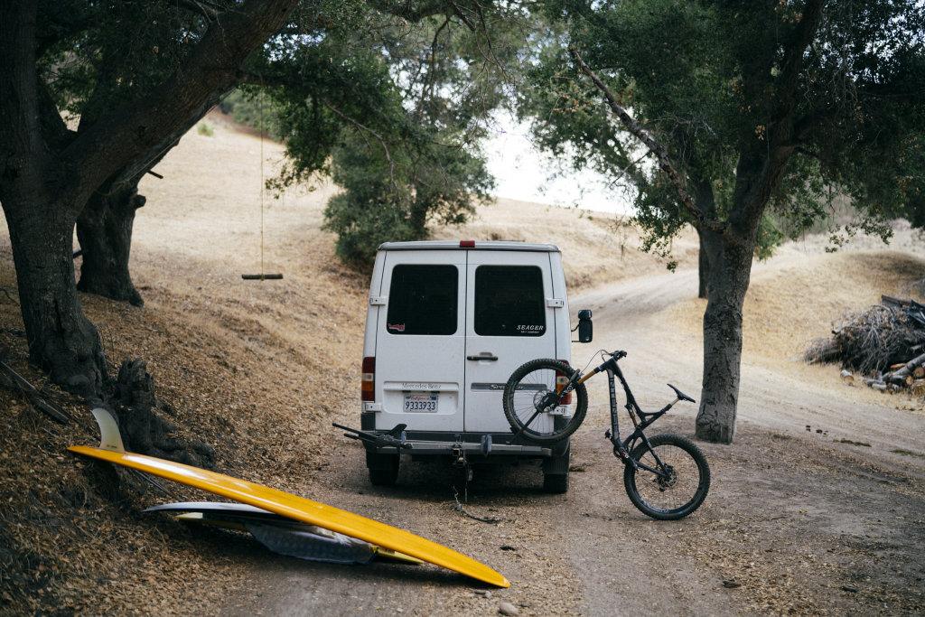 Best Surf Cars: The Ultimate Guide to Trucks, Cars, and Vans for Surfers