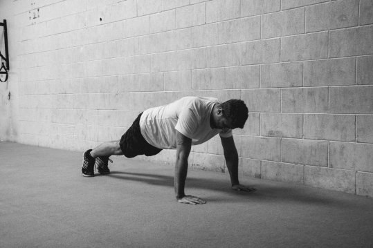 Surfer Abs Workout: Best Core Exercises & Workouts for Surfing - Surfline