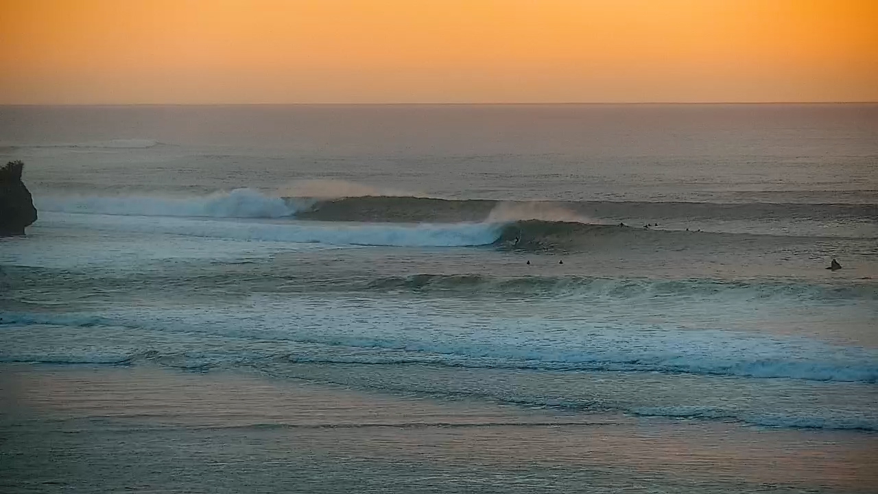 Splendid Sunday: Padang Padang, Uluwatu and Lagundri Light Up