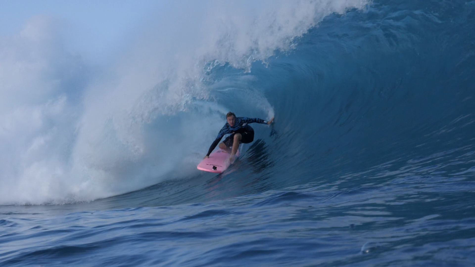 Eight Rides From Thanksgiving Morning At Pipeline