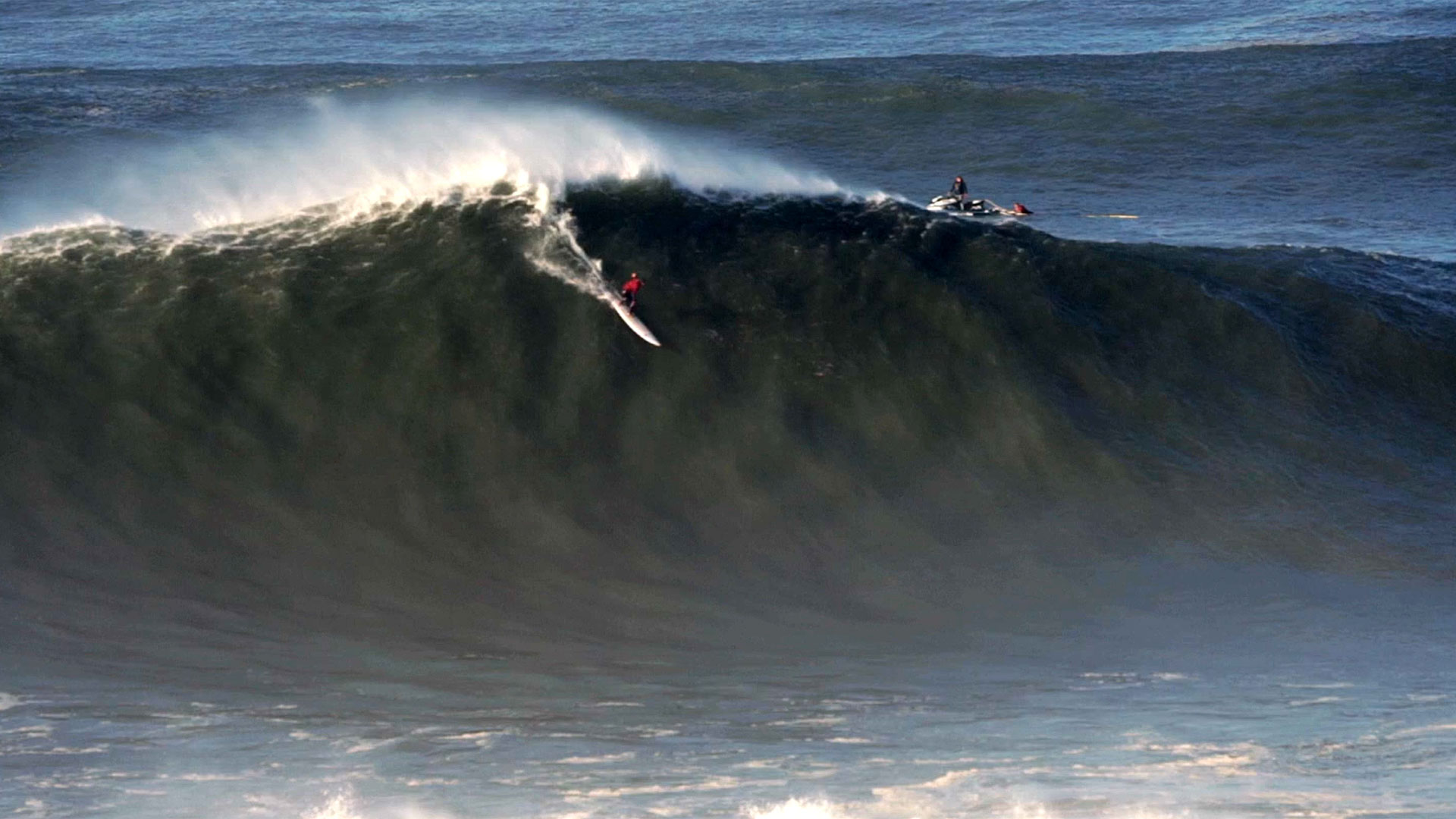 Two Tows and a Paddle: Nazare, December 11th