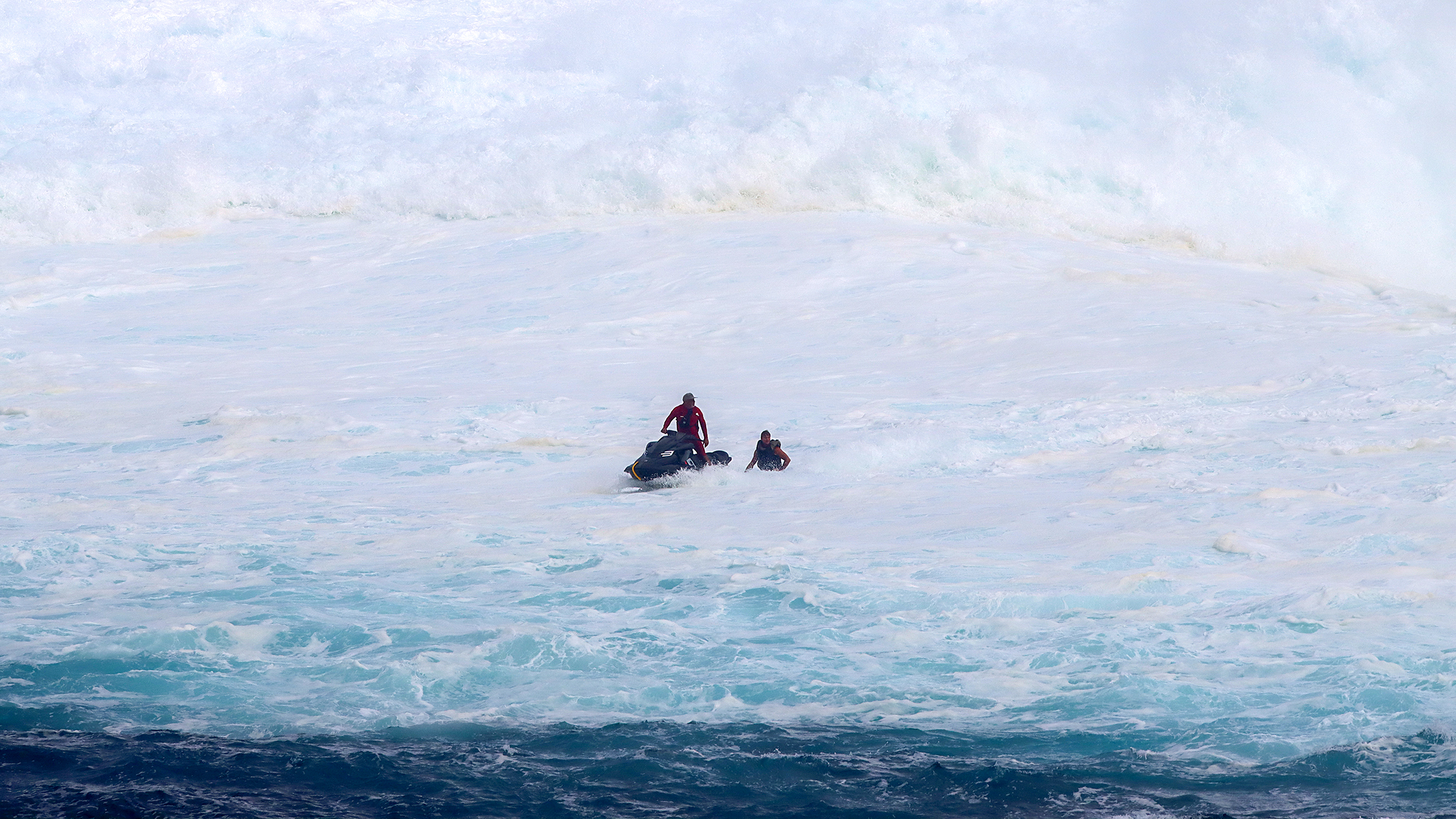 Moments: Zane Schweitzer, Caught Inside at Massive Jaws