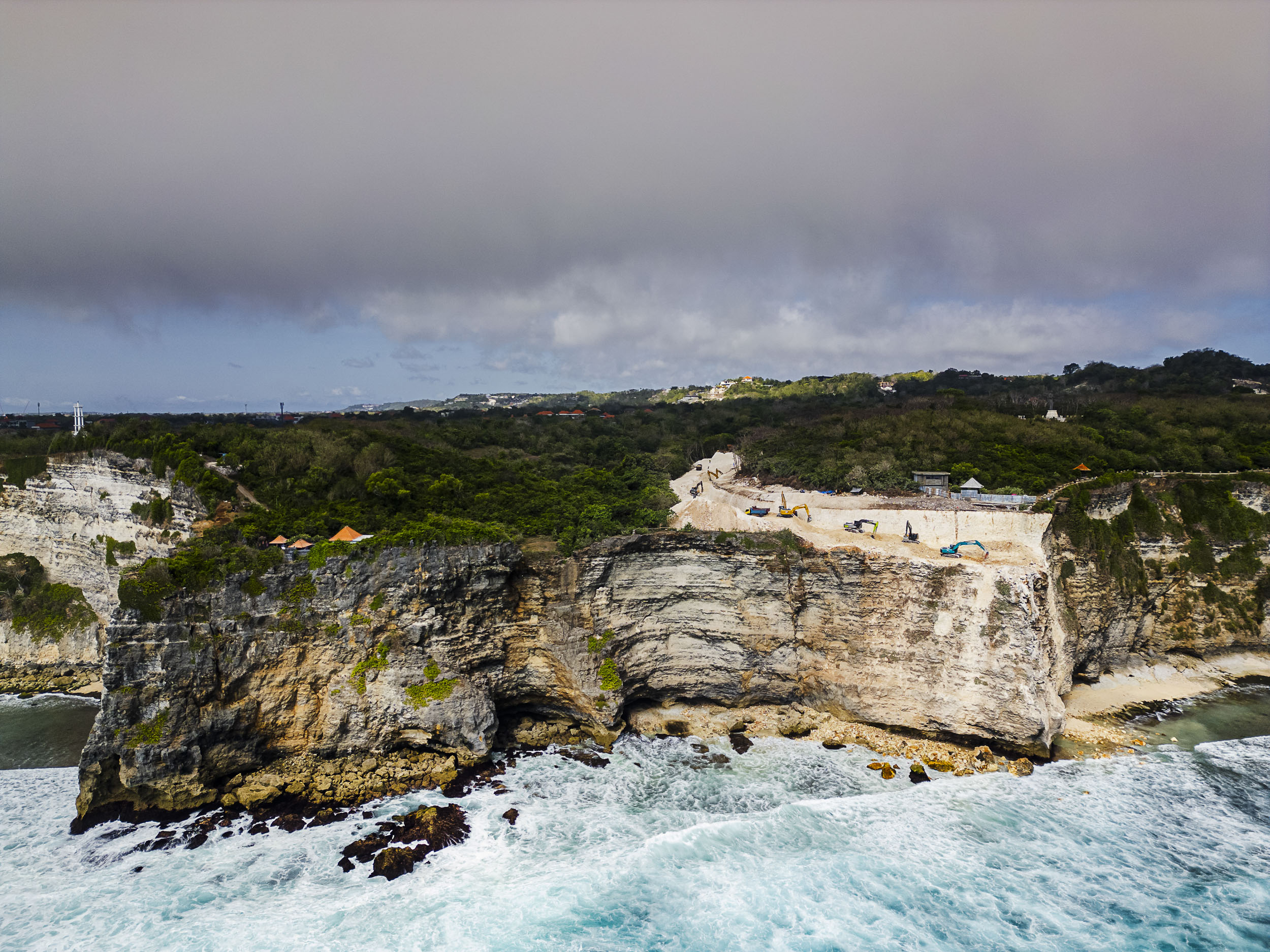 Uluwatu: On The Cliff’s Edge